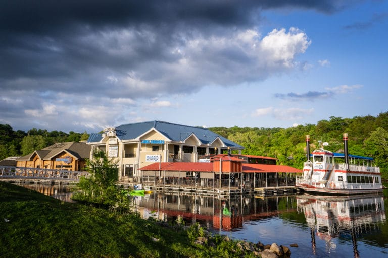 Top 5 Pubs in Branson Where You can Party All Night - ThousandHills.com
